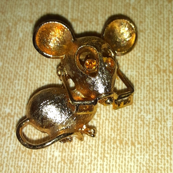Avon | Jewelry | Vintage Avon Mouse Brooch Pin Nrmint Condition | Poshmark